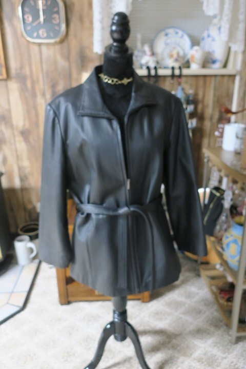 Outbrook Woman Size 1X Black 100%Leather Jacket Belt Mid length pockets ...
