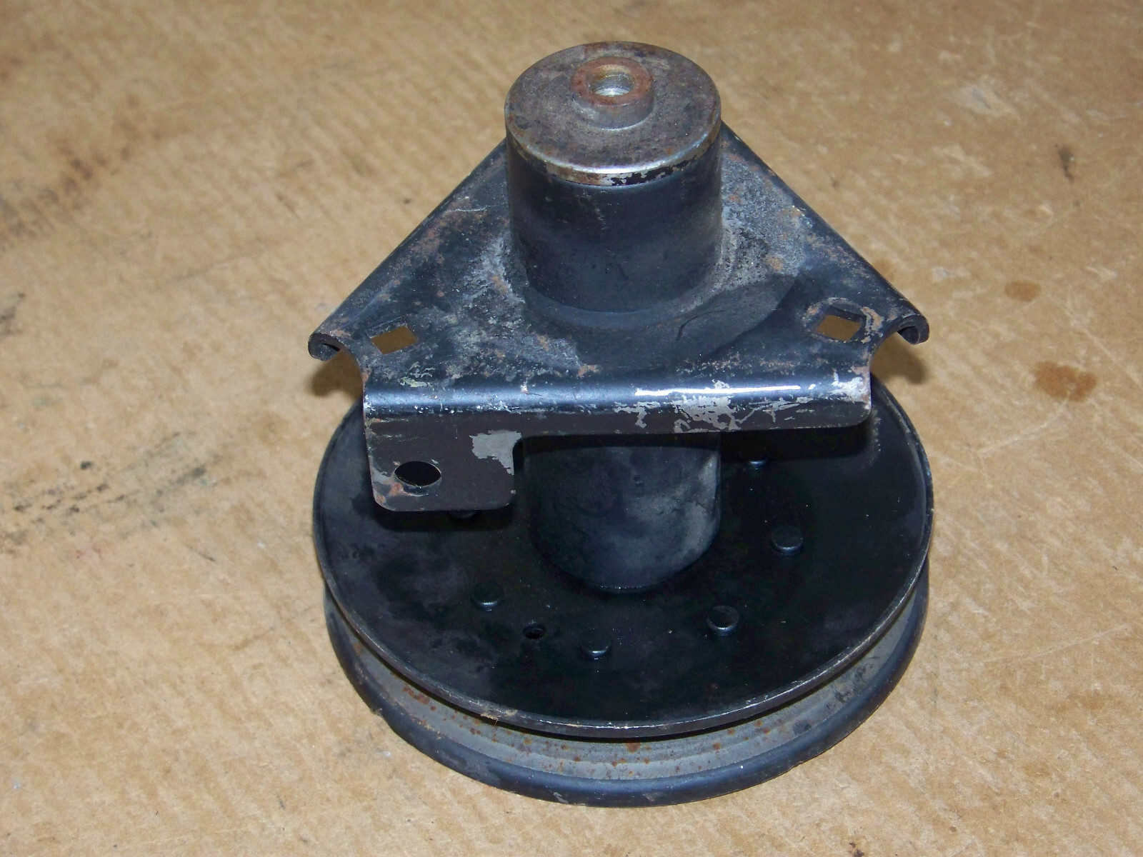 Genuine JOHN DEERE OEM Mower Spindle AM126225 42" Deck LT160 LT180 ...