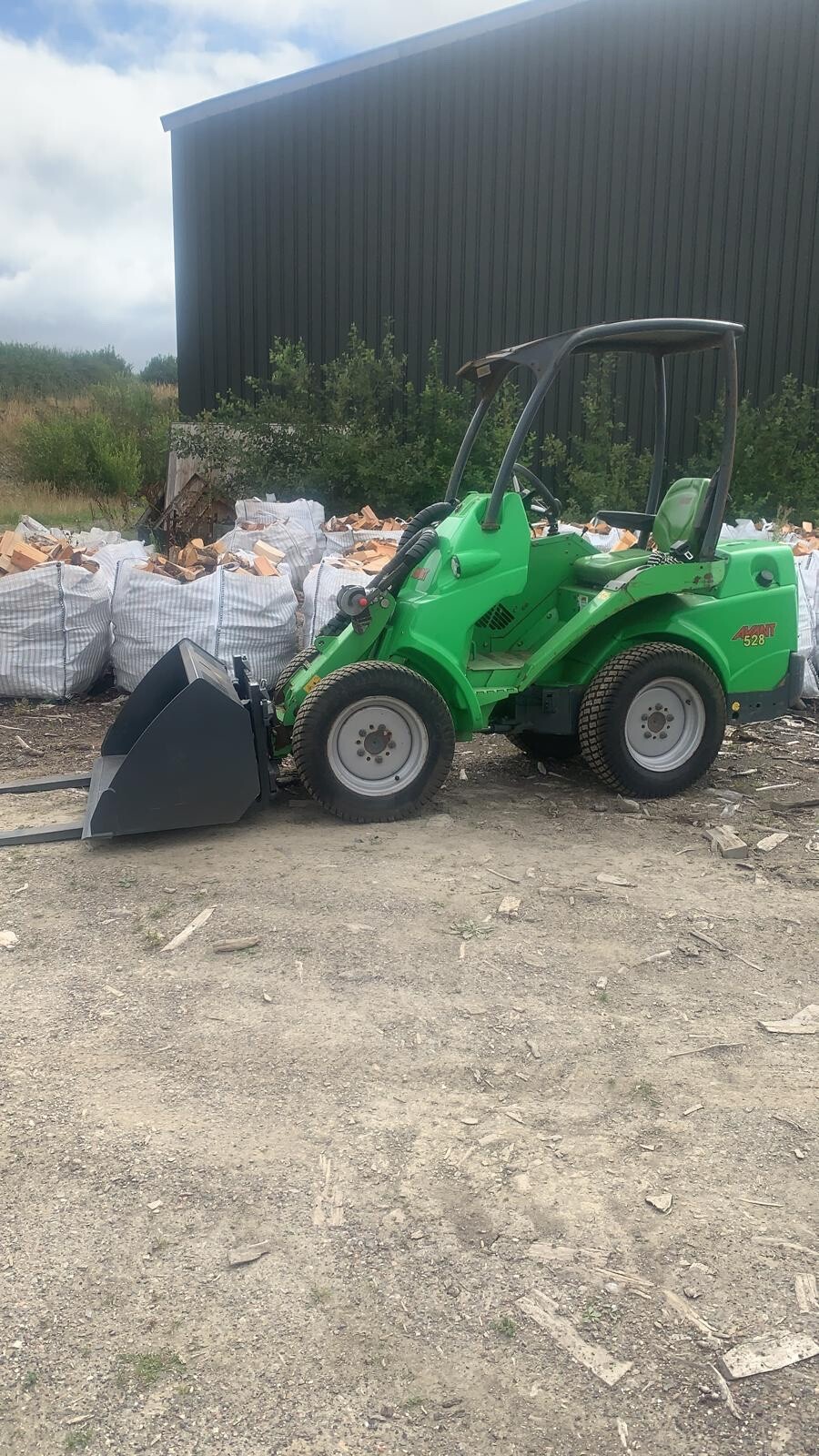 Avant 750 loader for HIRE | eBay UK
