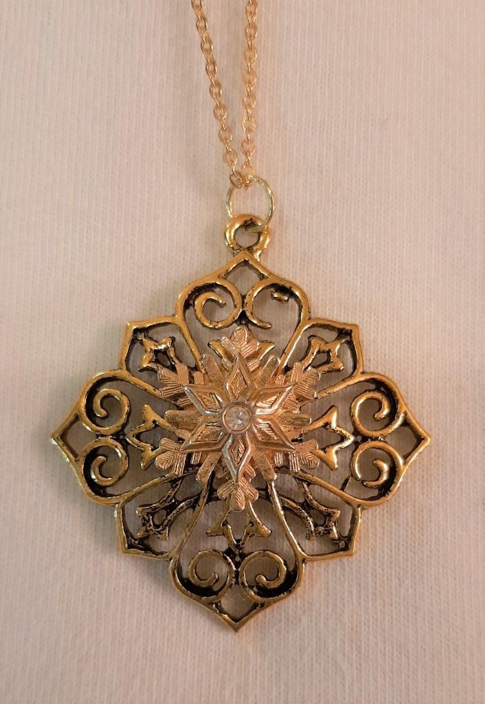 Sparkling Rhinestone Maltese Filigree Openwork Layered Snowflake Goldtn ...