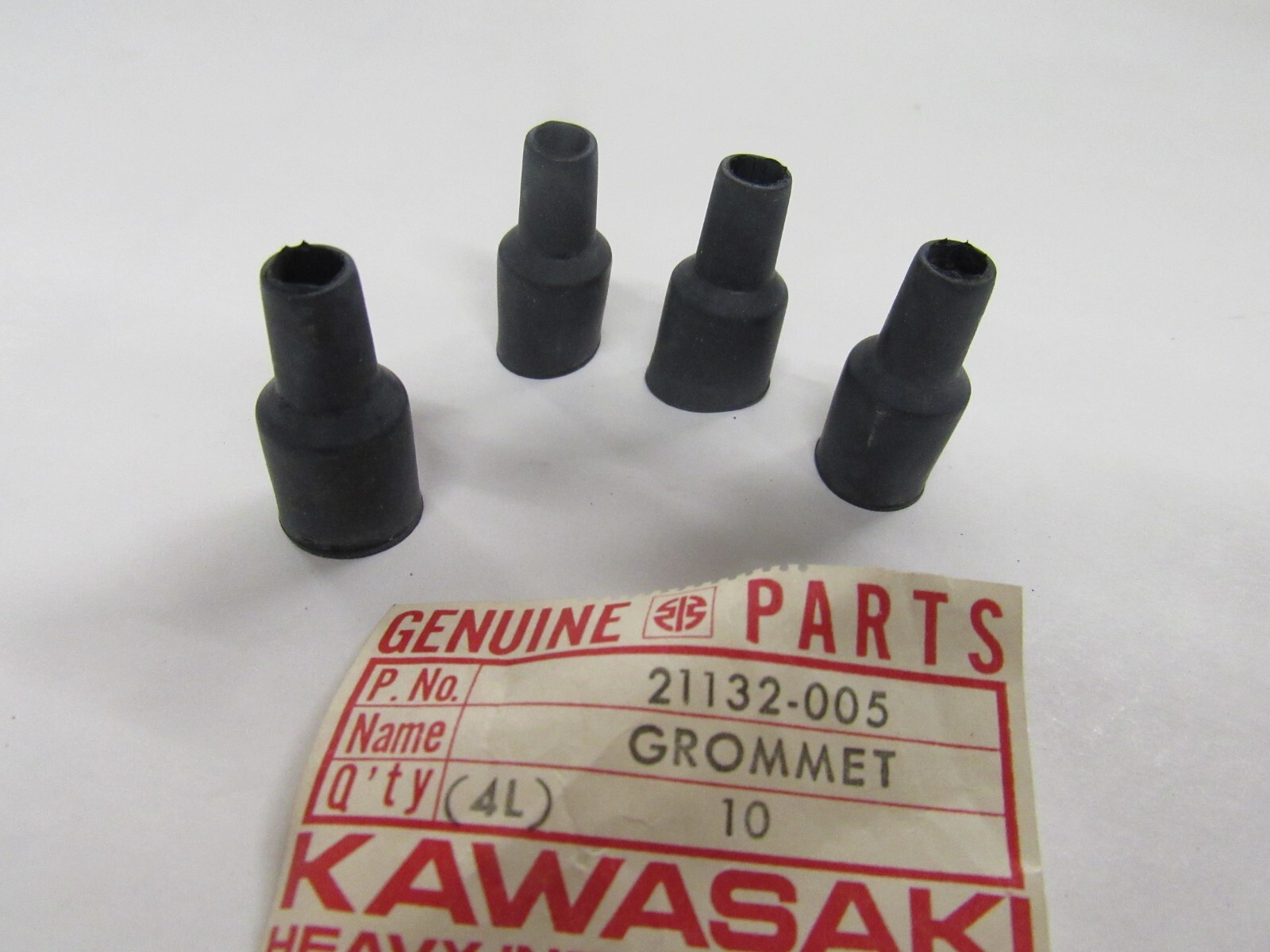 NOS KAWASAKI Z1-R KZ1300 KZ1100 KZ1000 W1 W2 SPARK PLUG CAP GROMMET ...