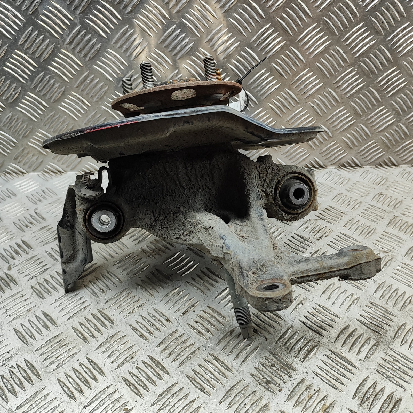 LEXUS ES XZ10 Rear Left Wheel Hub 42305-33050 2.5 Hybrid 160kW 2021 ...