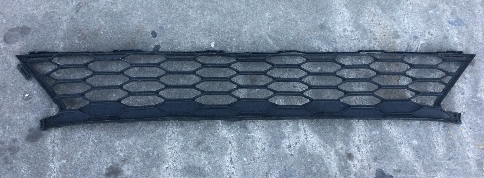 2016-2018 HONDA CIVIC HATCHBACK FRONT LOWER GRILL MESH USED OEM 71107 ...