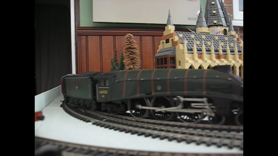 HORNBY "OO" GAUGE R309 B.R. CLASS A4 LOCOMOTIVE 60022 "MALLARD" | eBay UK