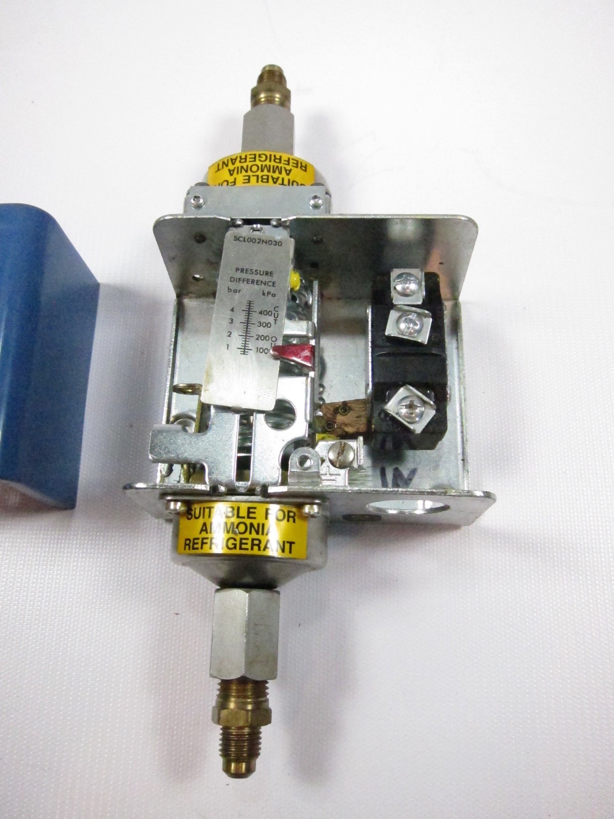 New Johnson Controls P74EA-9701 Pressure Differential Control | eBay