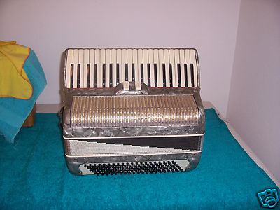 Silvio Soprani 120 bass 2/4 reeds Accordion Silver Accordian Italy Good ...