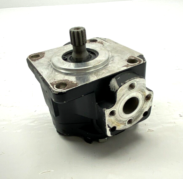 John Deere 2305 Hydraulic Pump AM876750 for sale online | eBay