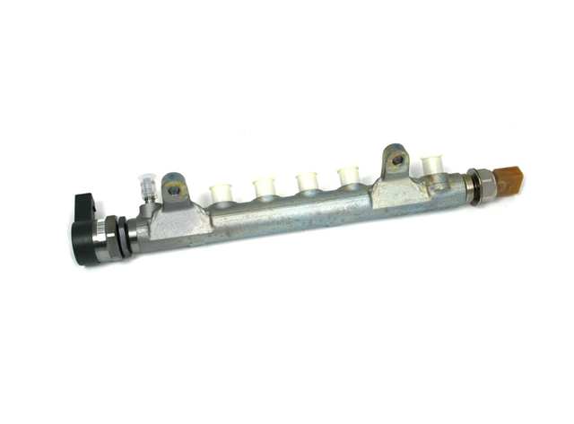 2008 Volkswagen PASSAT B6 2.0 TDI Injector Diesel Fuel Rail 03L130089 ...