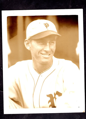 Hal Lee's Instagram, Twitter & Facebook on IDCrawl