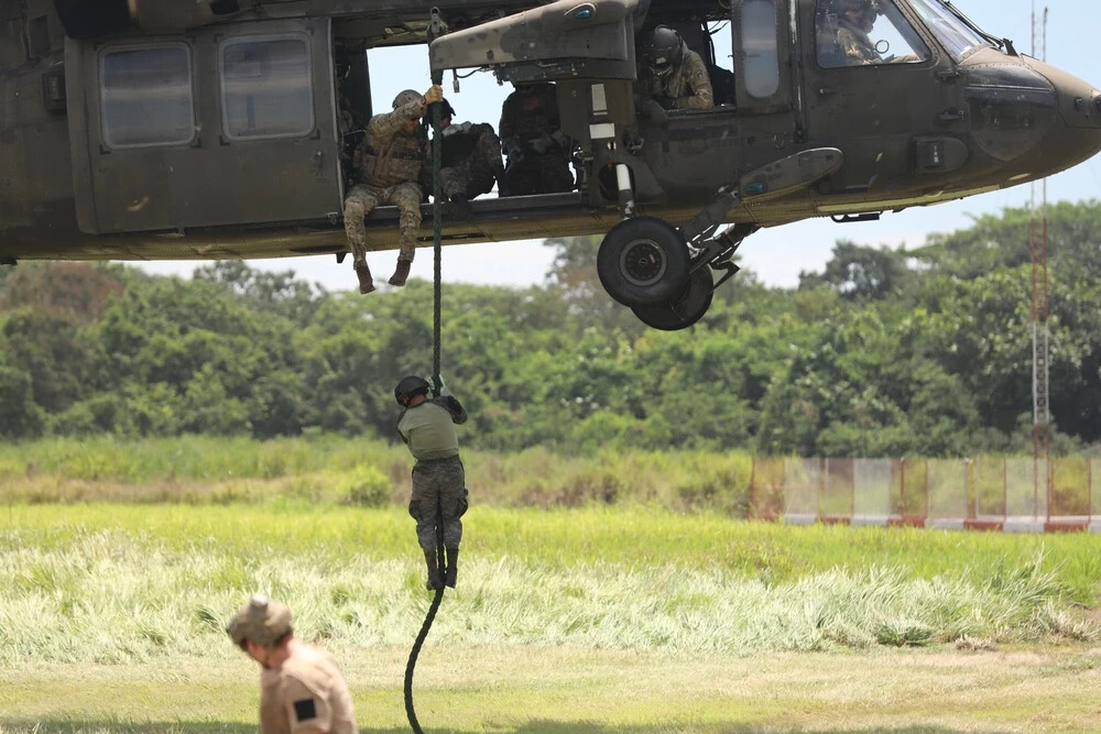 U.S. Military 60′ Fast Rope Insertion and Extraction FRIES NSN: 4020-01 ...
