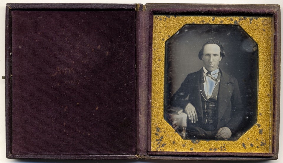 1846 daguerreotype man in Langenheim design case | eBay
