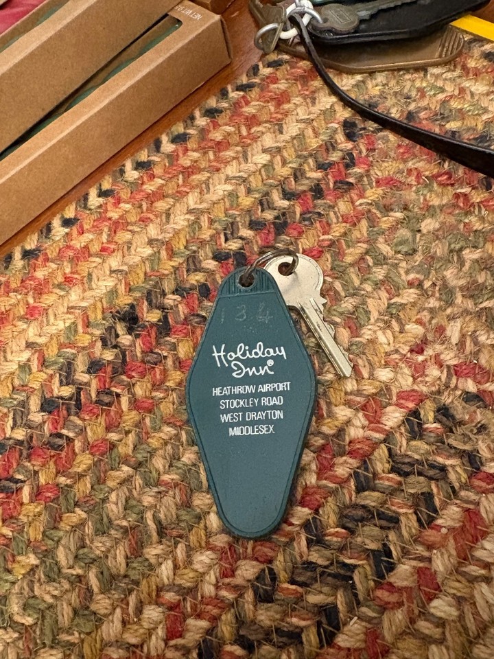 Vtg. Holiday Inn Hotel Key Heathrow Airport Rm. 134 Classic Green Fob ...