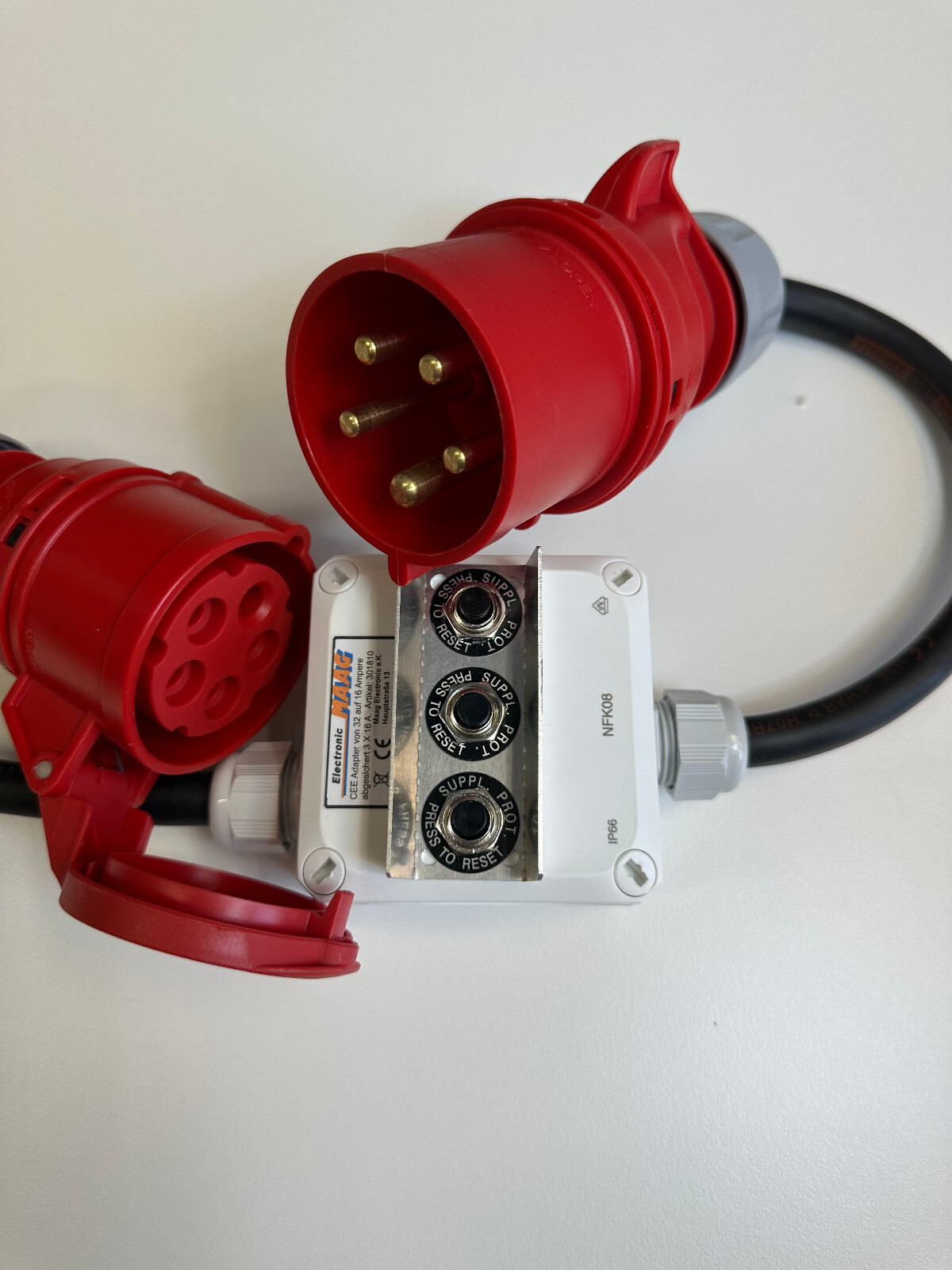 CEE Adapter 32 Ampere Stecker auf 16 Ampere Kupplung mit 3 Sicherungen ...