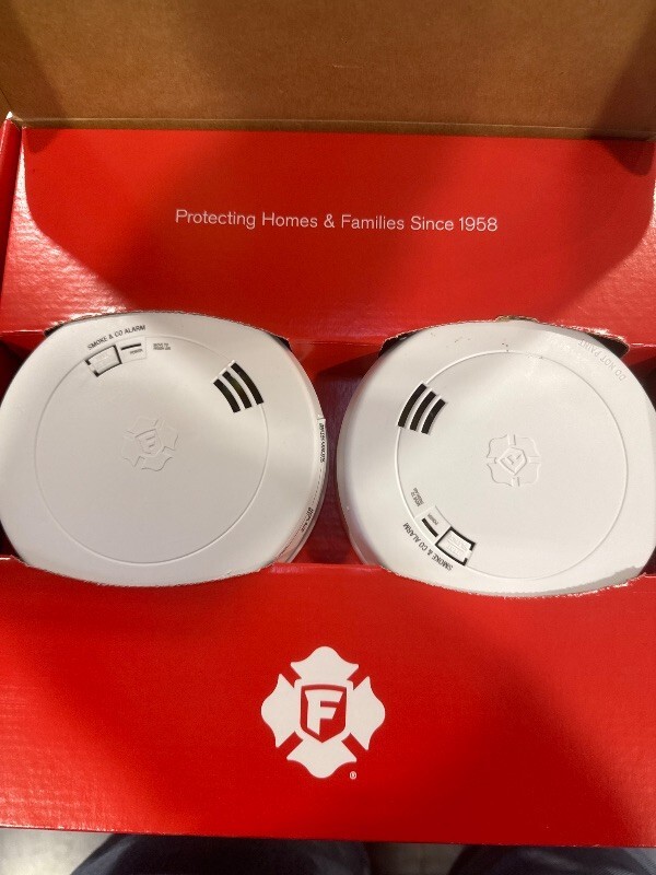 First Alert 2-in-1 Smoke & Carbon Monoxide Alarms 2-Pack Voice ...
