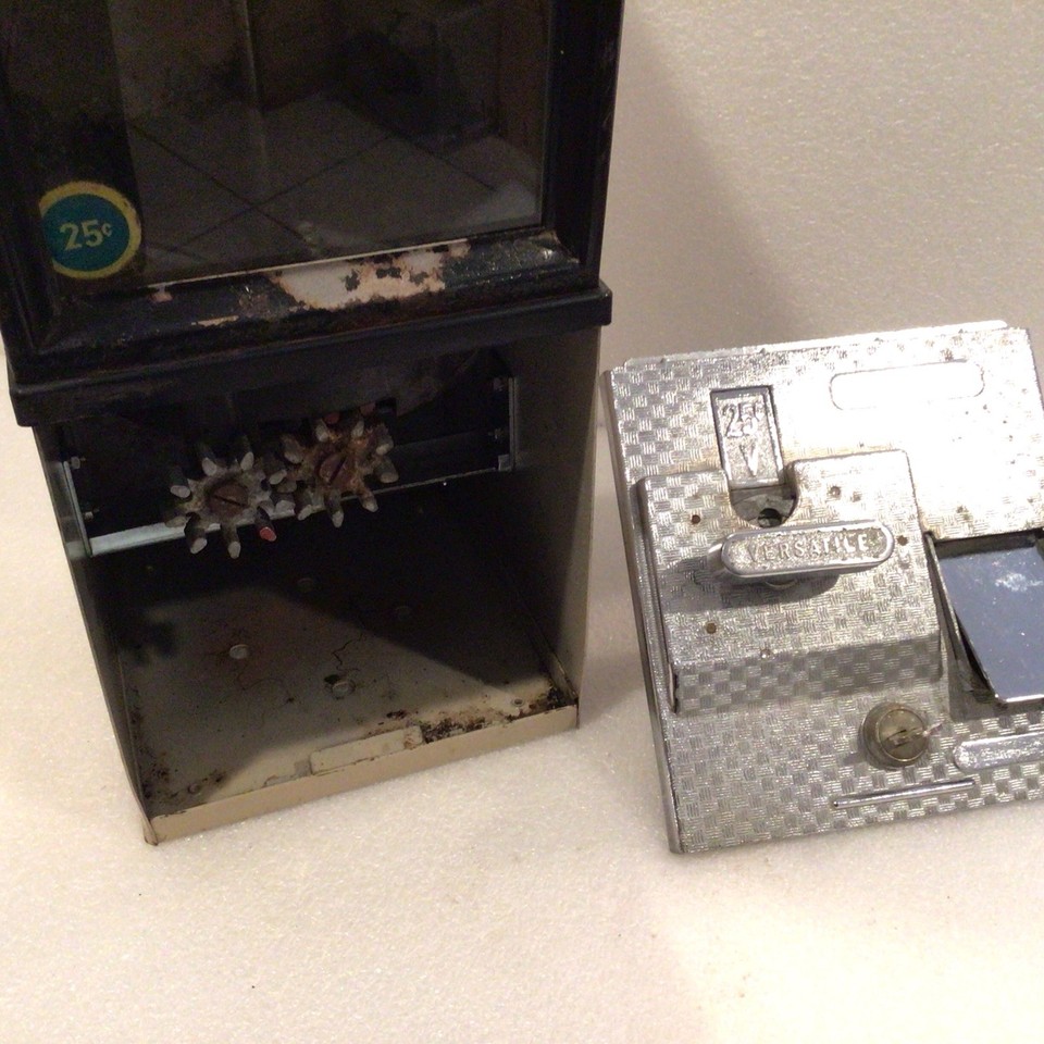 Vintage VERSATILE 18” Steel 25 Cent Vending Candy Prize Gumball Machine ...