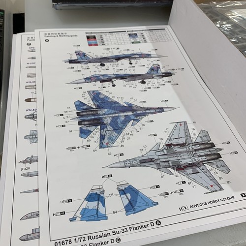 TRUMPETER 1/72 RUSSIAN SU-33UB FLANKER D KIT 01678 …… with CARRIER DECK ...