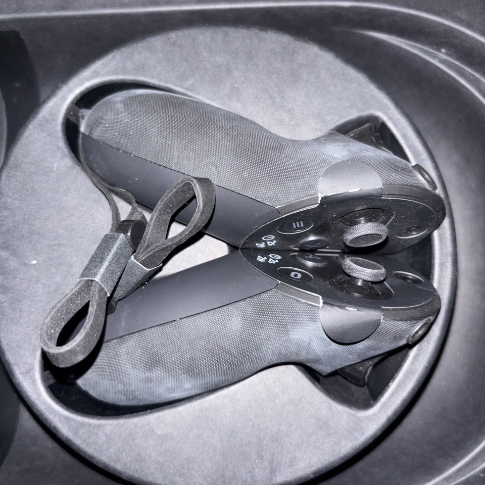 Meta Quest Pro VR Headset 256GB Controllers + Charging Dock + Cover ...