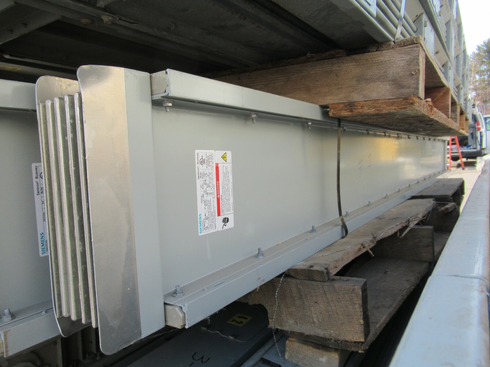 Siemens SX420A20PL10, (1) 10', 2000A, 600V, 3PH4W, Aluminum, Bus Duct ...