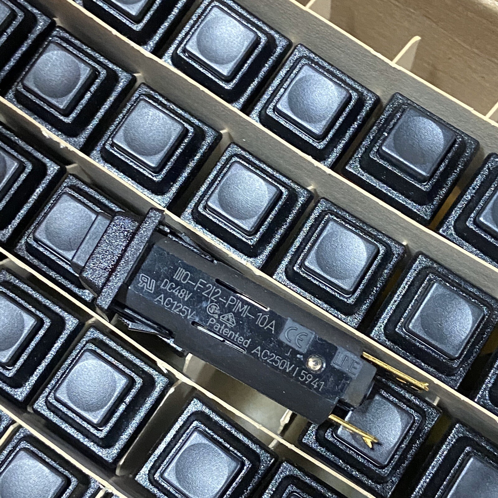 (Lot of 4) E-T-A 1110-F212-P1M1-10A Circuit Breaker 10A 48VDC NEW ETA ...