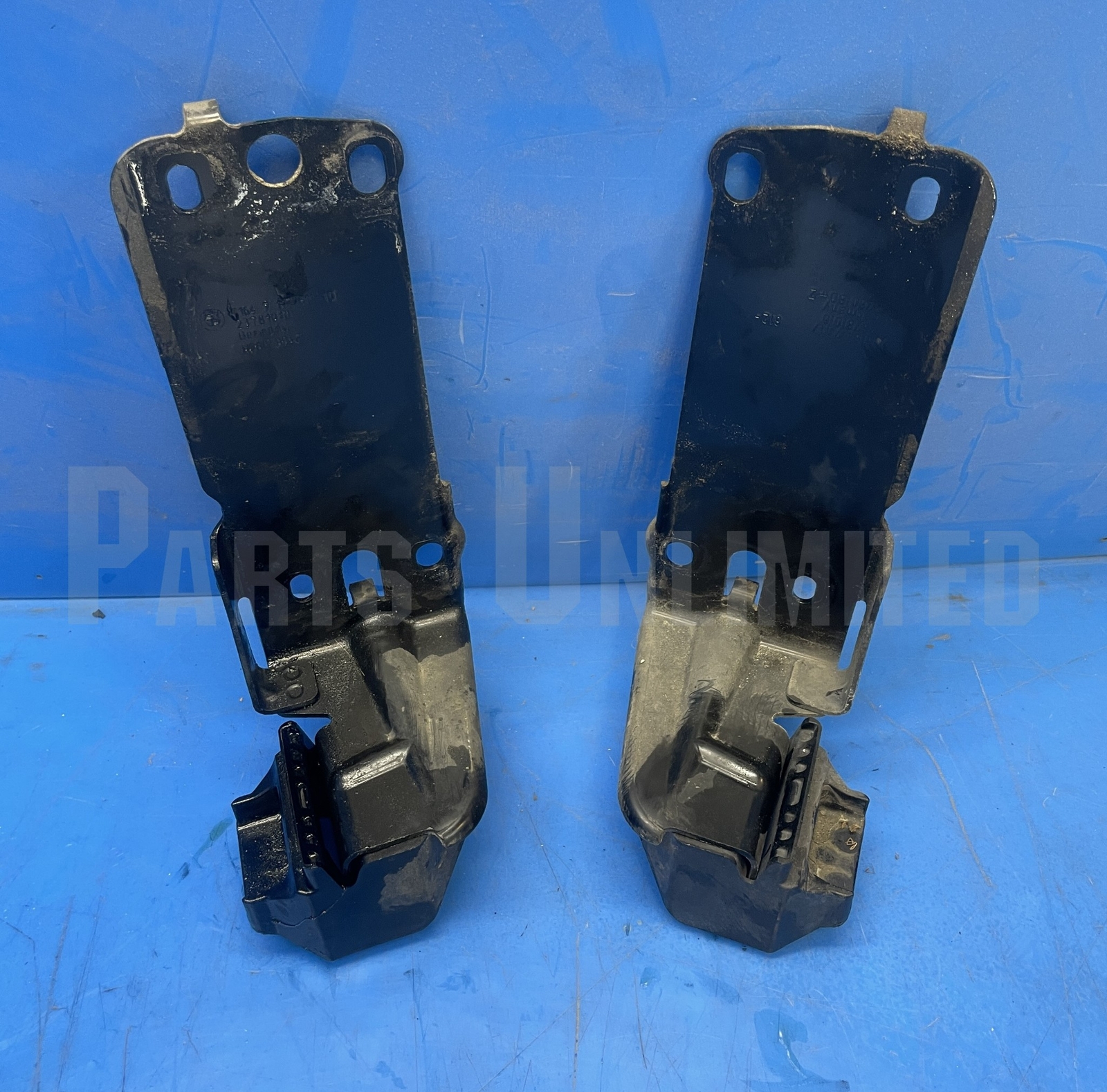 07-13 BMW 3 Series 328i E90 OEM front bumper radiator support brackets ...