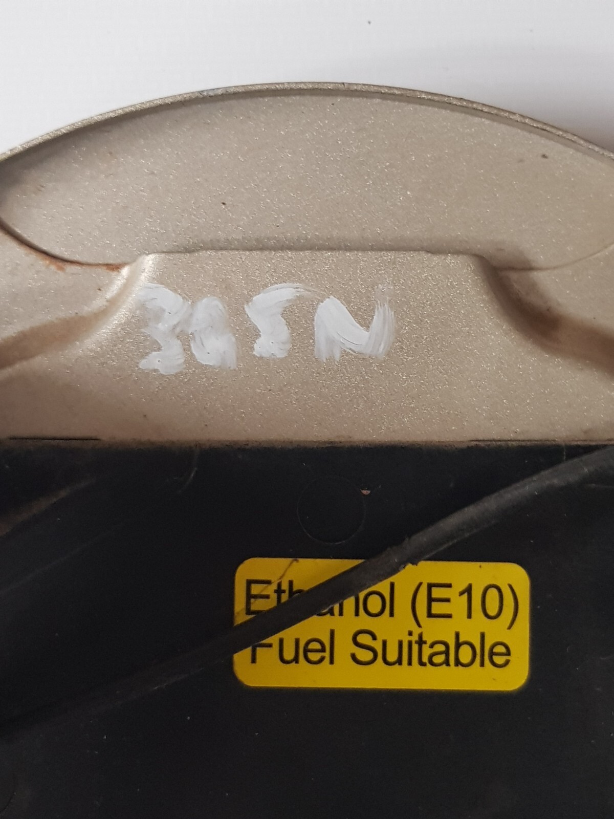 VE COMMODORE FUEL FLAP PAINT CODE 385N CALAIS BERLINA COMMODORE SS | eBay