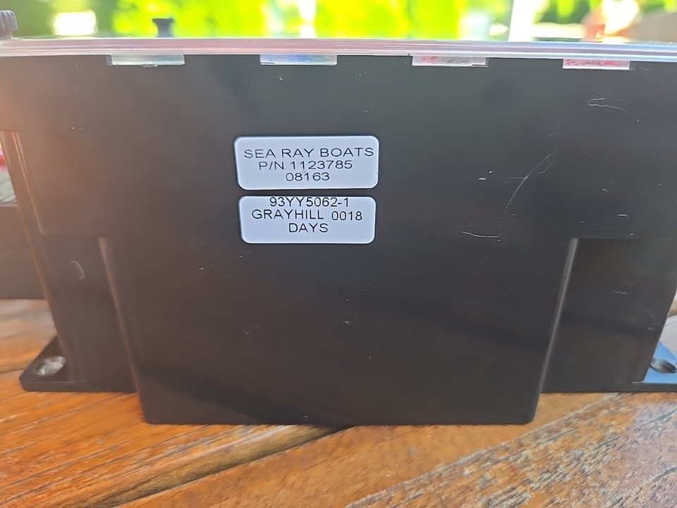 Sea Ray Sundancer Boat electrical fuse box fusebox 1123785 | eBay