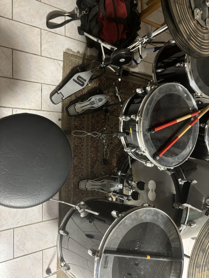 Ludwig Accent With Meinal Cymbals. Cymbals Are Gently Used Has Double ...