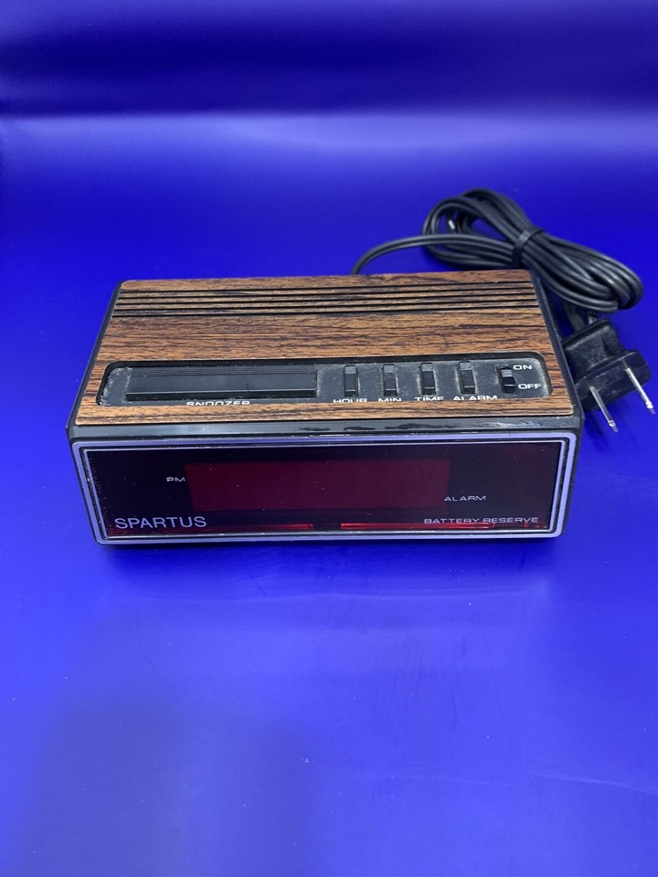 Vintage Small Spartus Model 1108 Solid State Alarm Clock Wood Grain ...