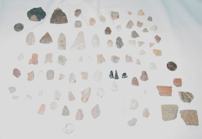 ANTIQUE / PRIMITIVE LOT OF INDIAN ARROWHEADS, PIECES OF POTTERY, & A ...