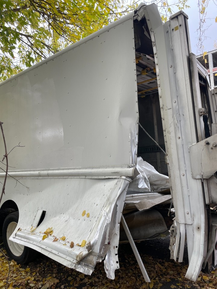 2016 Step Van 180k miles Clear Title V10 Repairable Rear End Damage ...