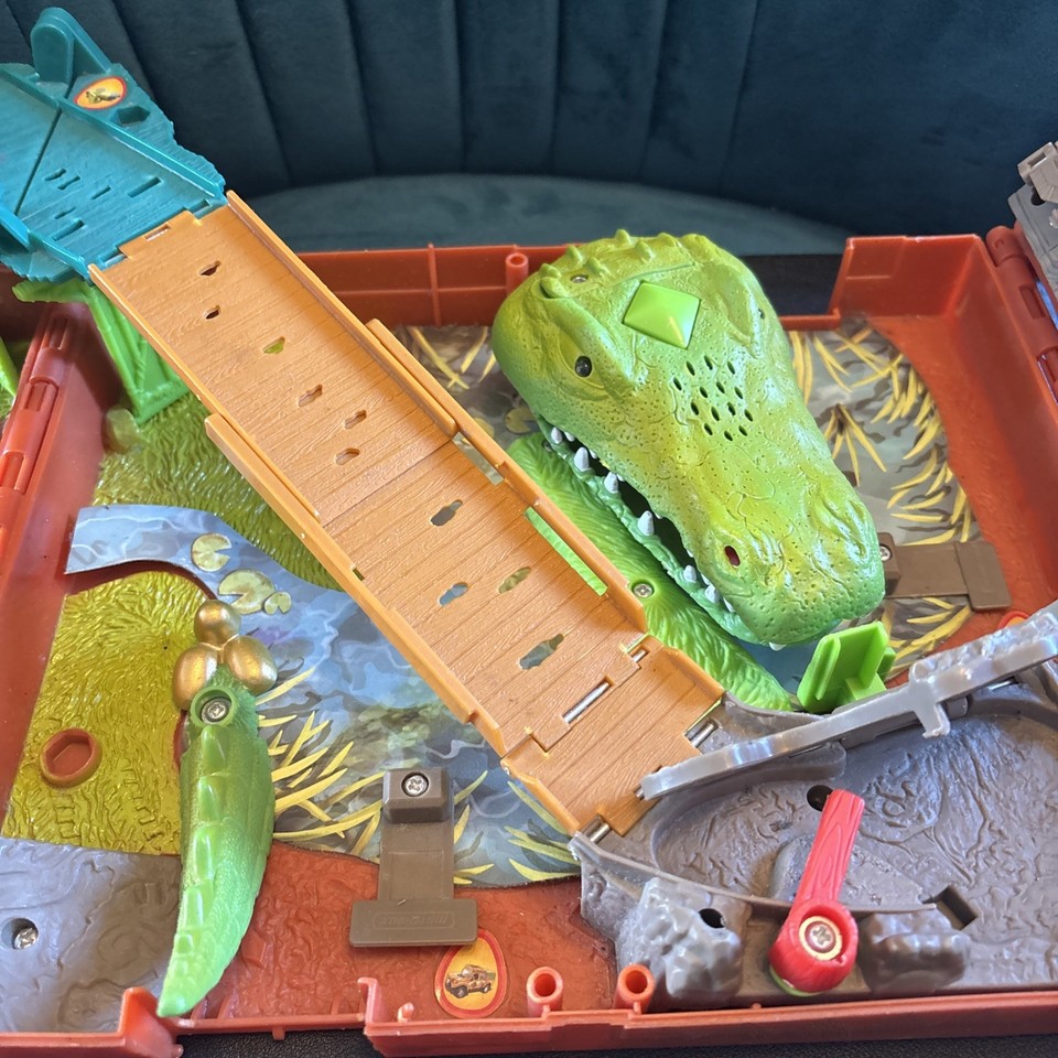 Vintage Matchbox Car Crocodile Adventure Pop Up Play Case. Makes sounds ...