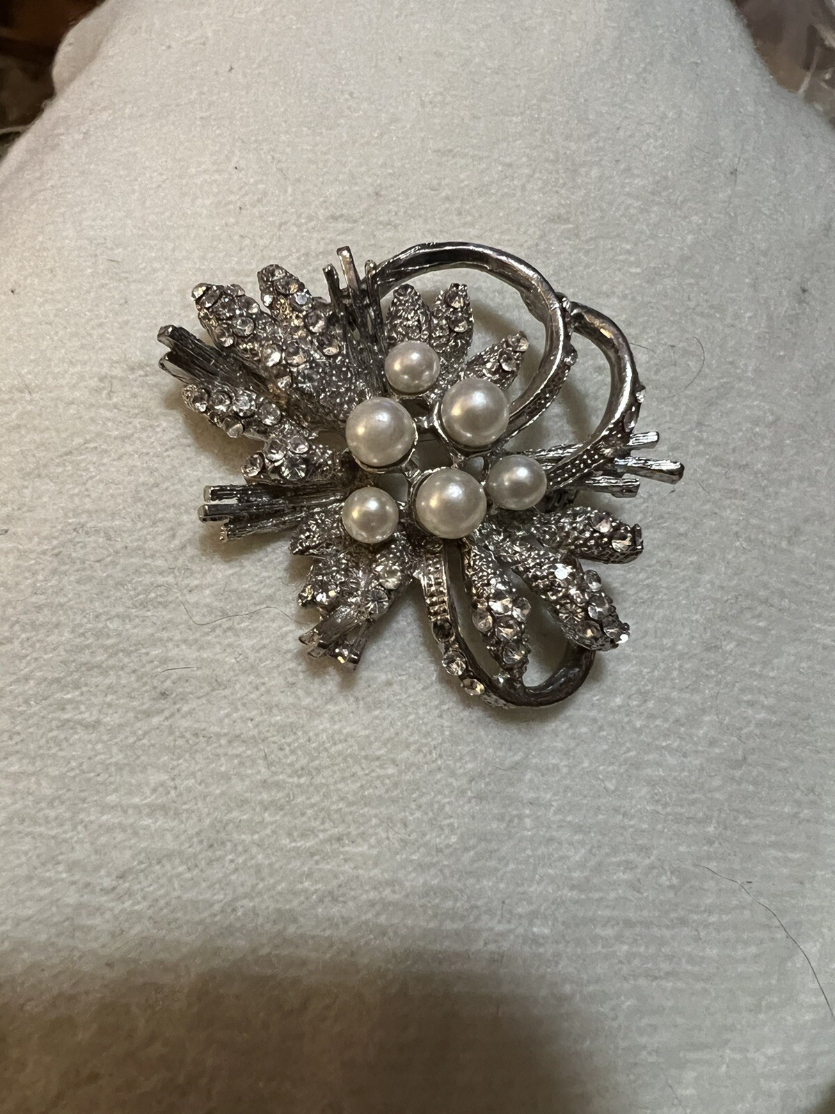 VINTAGE SILVERTONE PEARL RHINESTONE PIN | eBay