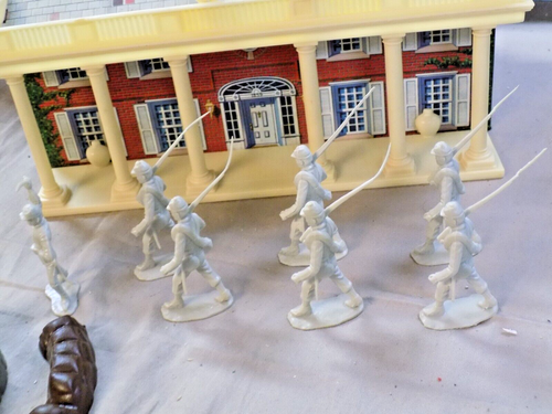 7 Marx Confederate Soldiers, Flagpole an Mansion Mint 1/32nd (Nov ...