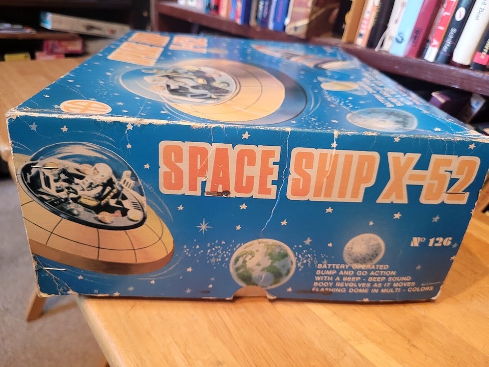 NICE VINTAGE AA BATTERY OPERATED SPACE SHIP X-52 FLYING SAUCER IN BOX ...
