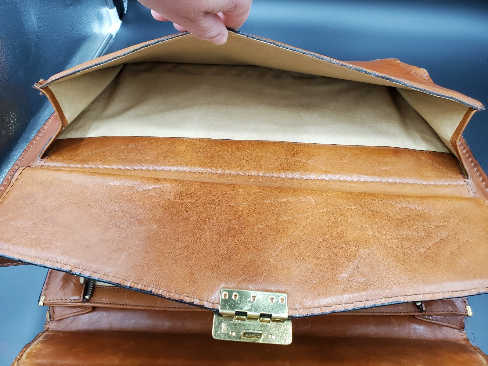 Vintage Amiet Brown Leather locking Briefcase. Soft s… - Gem