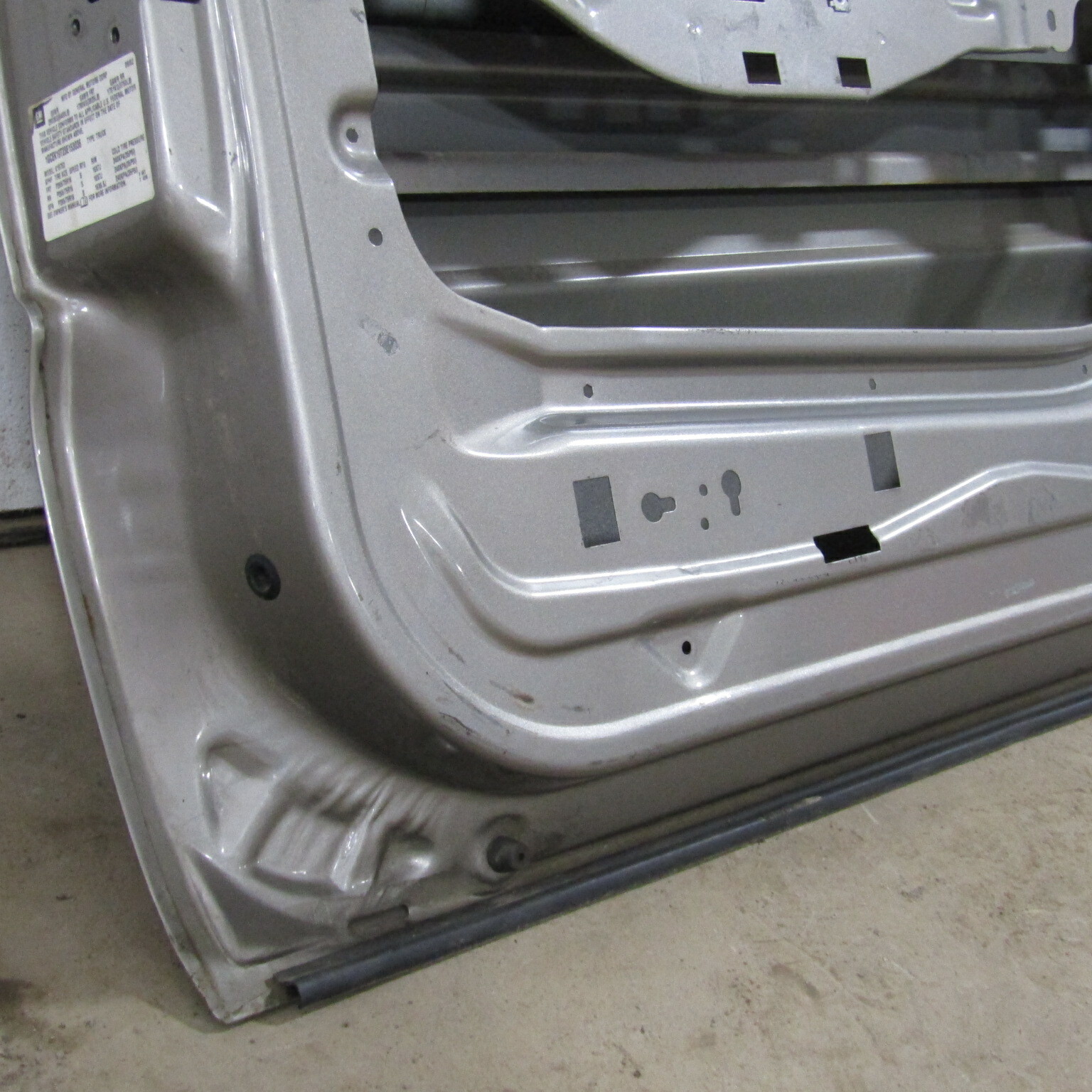 1999-06 Silverado Sierra 1500 LH Front Door Shell 382E Pewter Metallic ...
