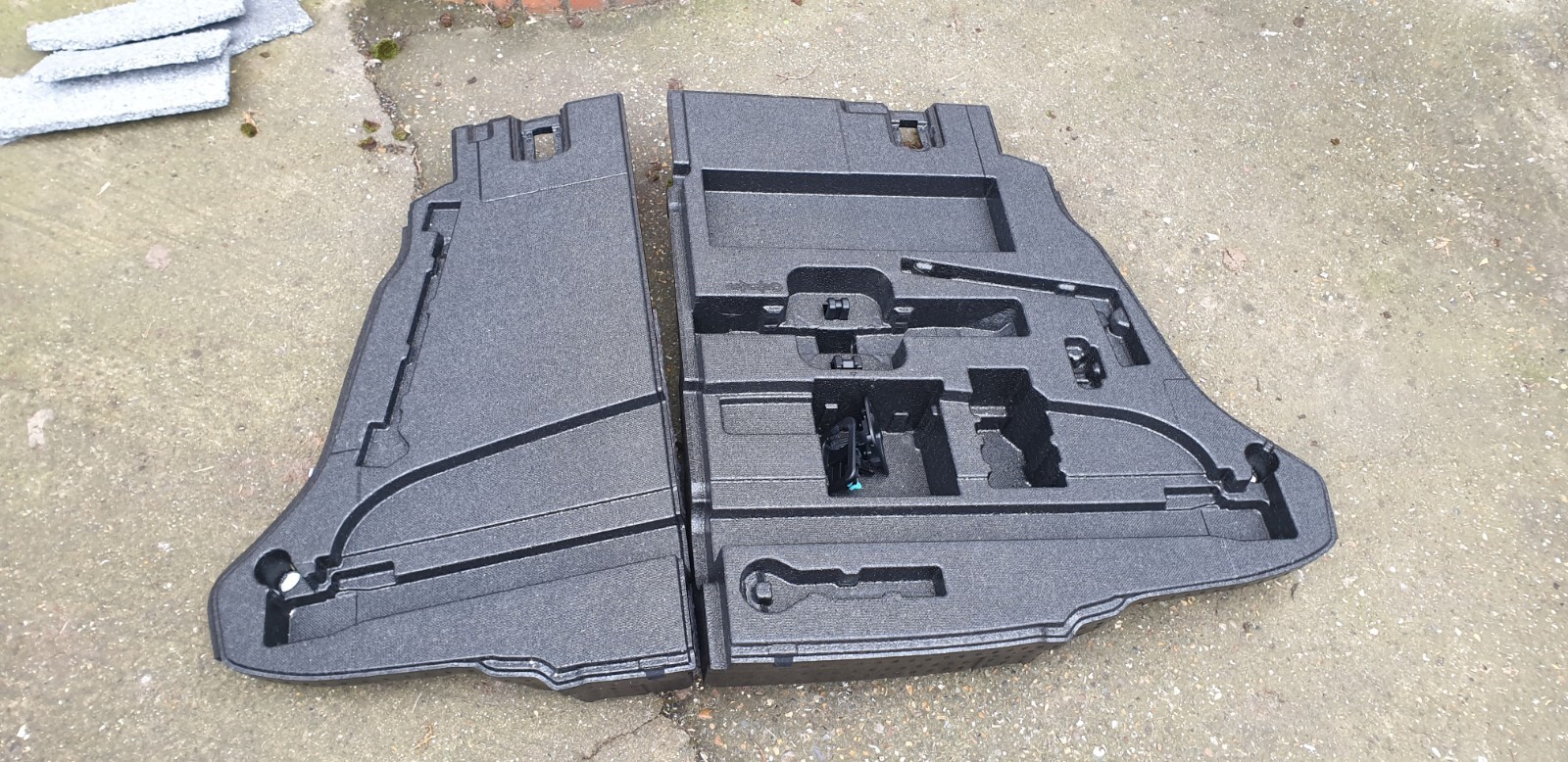 JACK & WHEEL BRACE KIT FOAM SURROUND TOYOTA PRIUS HYBRID 64997-47040 ...