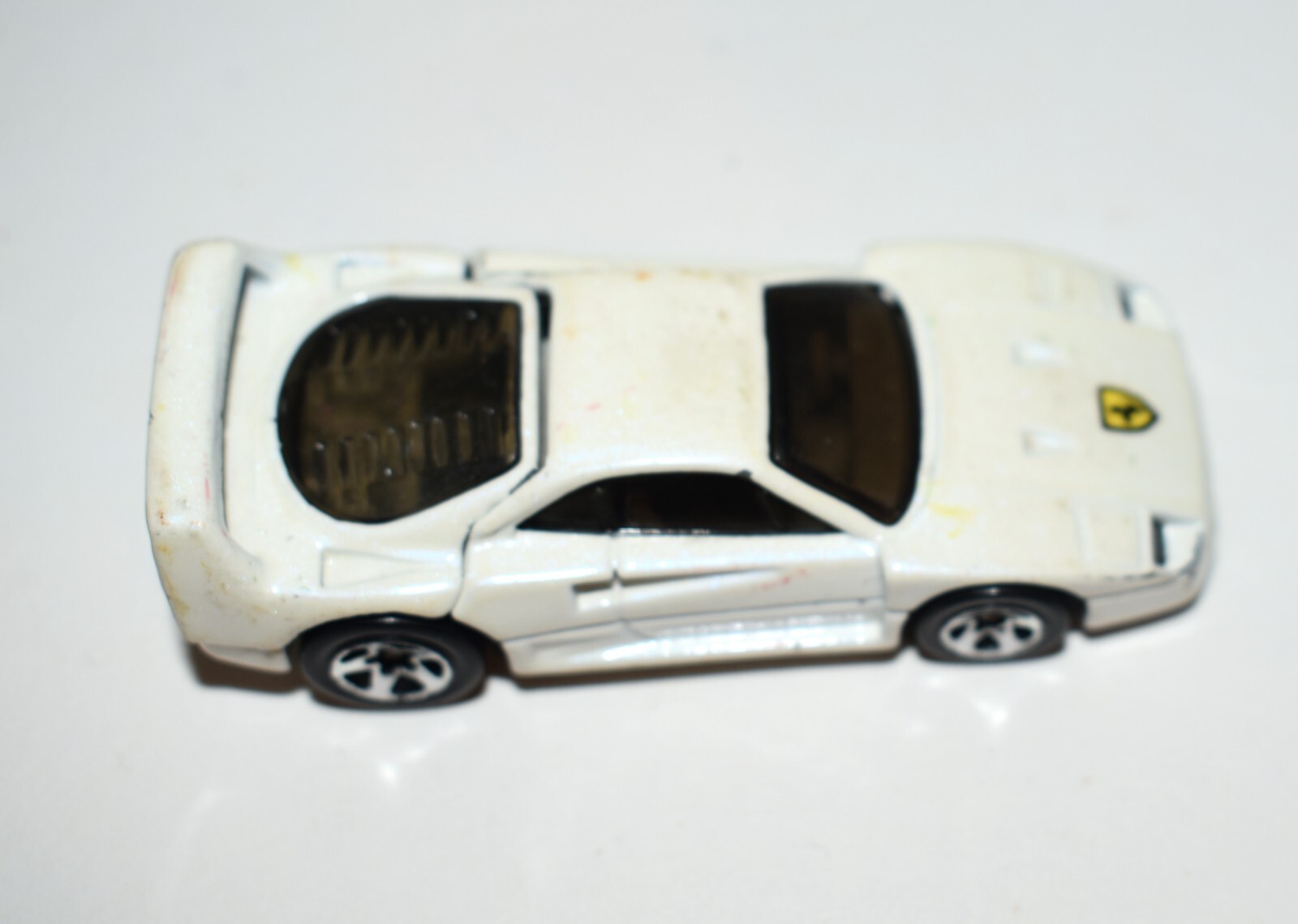 Hot Wheels 1988 White Ferrari F40 With Opening Trunk Made in Malaysia ...