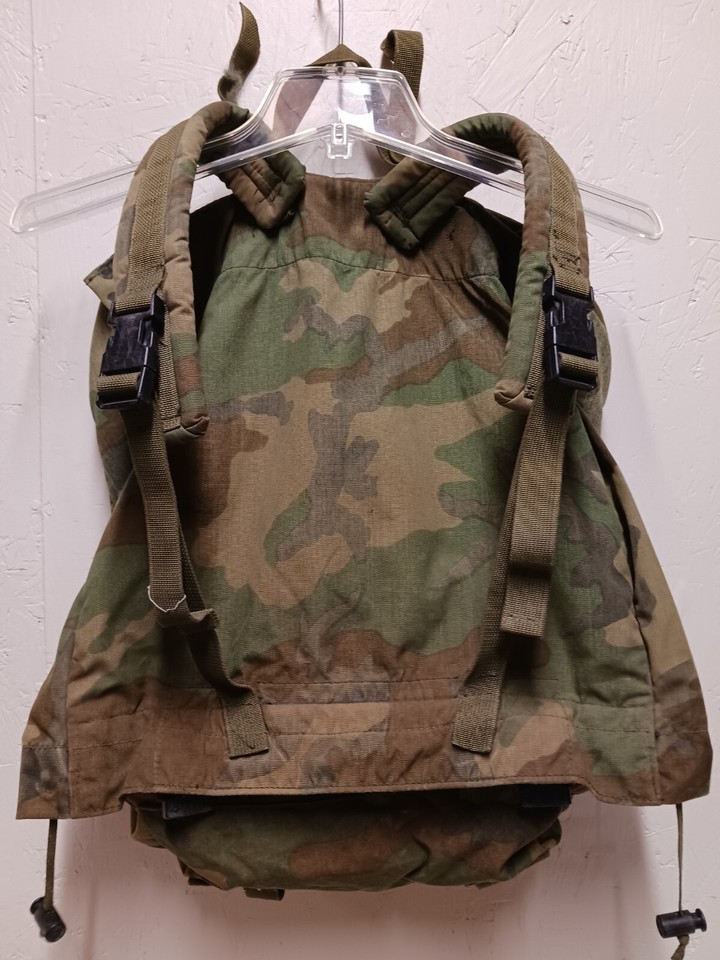WOODLAND CAMO VINTAGE RADIO BACKPACK USED | eBay