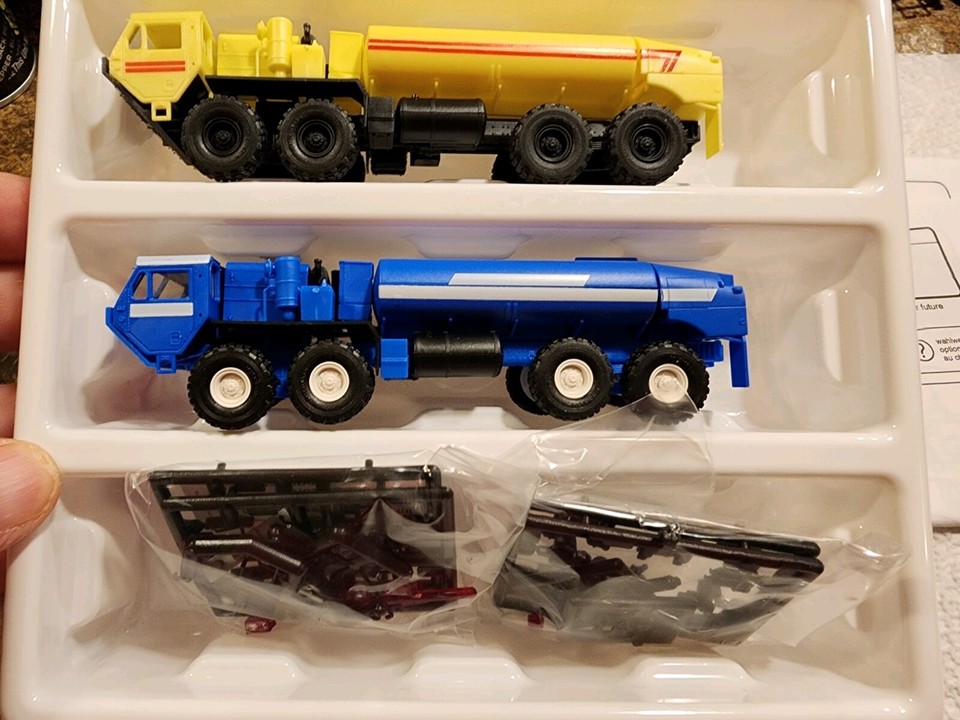 Roco Minitanks US M-978 Oshkosh HEMTT Fuel Tanker Set of 2 Civilian ...