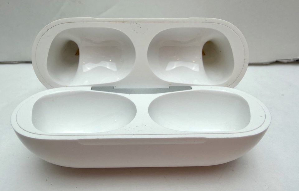 Apple AirPods Pro 2nd Generation (A2698) Lightening port & MagSafe Case ...