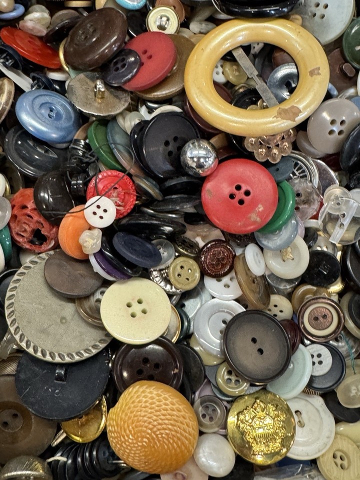 BUTTONS! HUGE Lot TEN POUNDS 10Lb Vintage Estate Mix Old Sewing Buttons ...