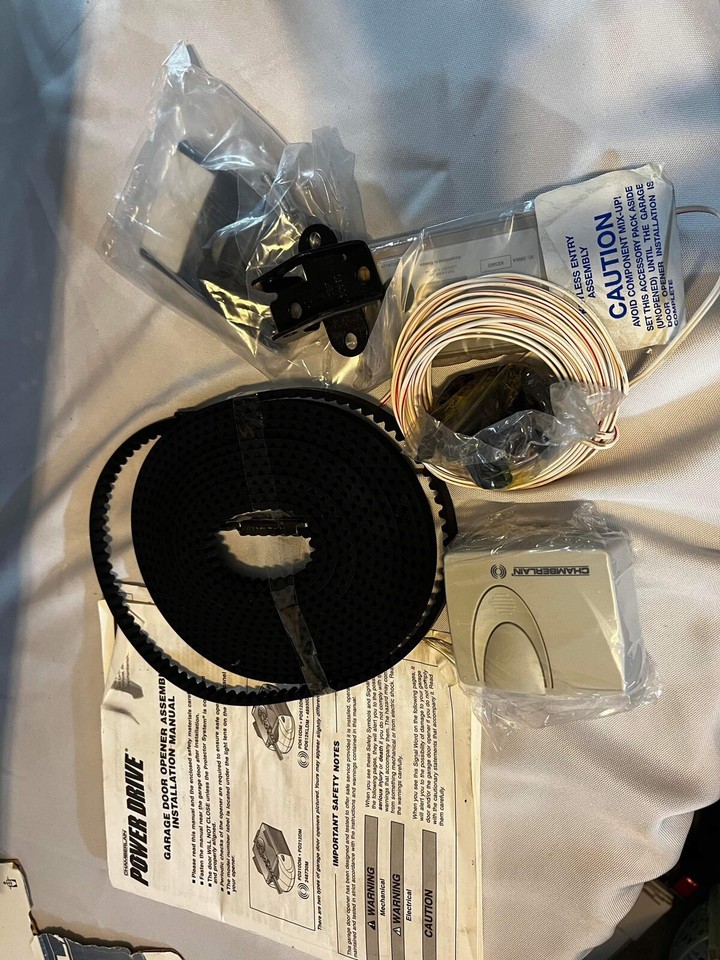 CHAMBERLAIN Whisper Drive HD600D Garage Door Opener Belt-drive Ultra ...