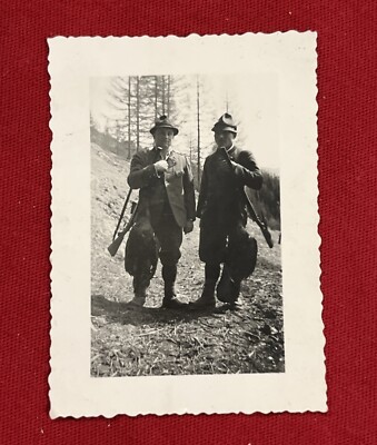 HUNTERS SOLDIERS POSING IN WOODS WW2 WWII German Third Reich Hunting ...