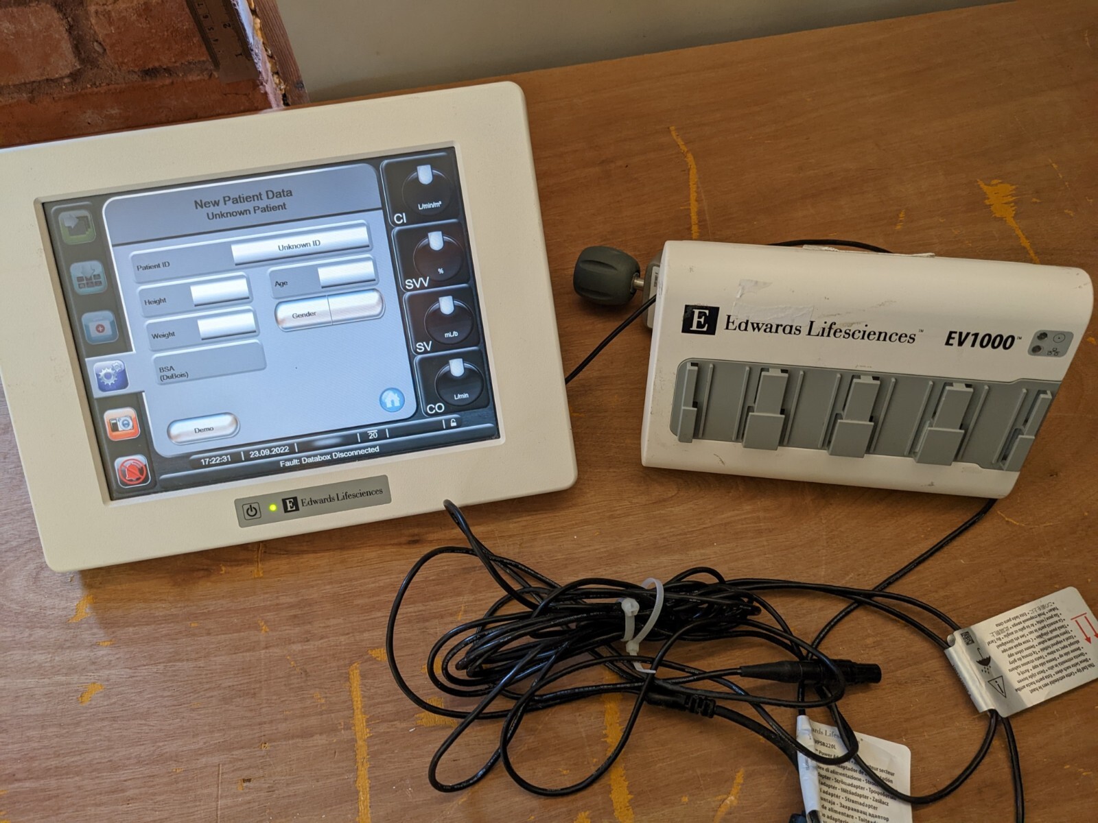 Edwards Lifesciences EV1000m Monitor + Databox DV100DB EV1000 | eBay