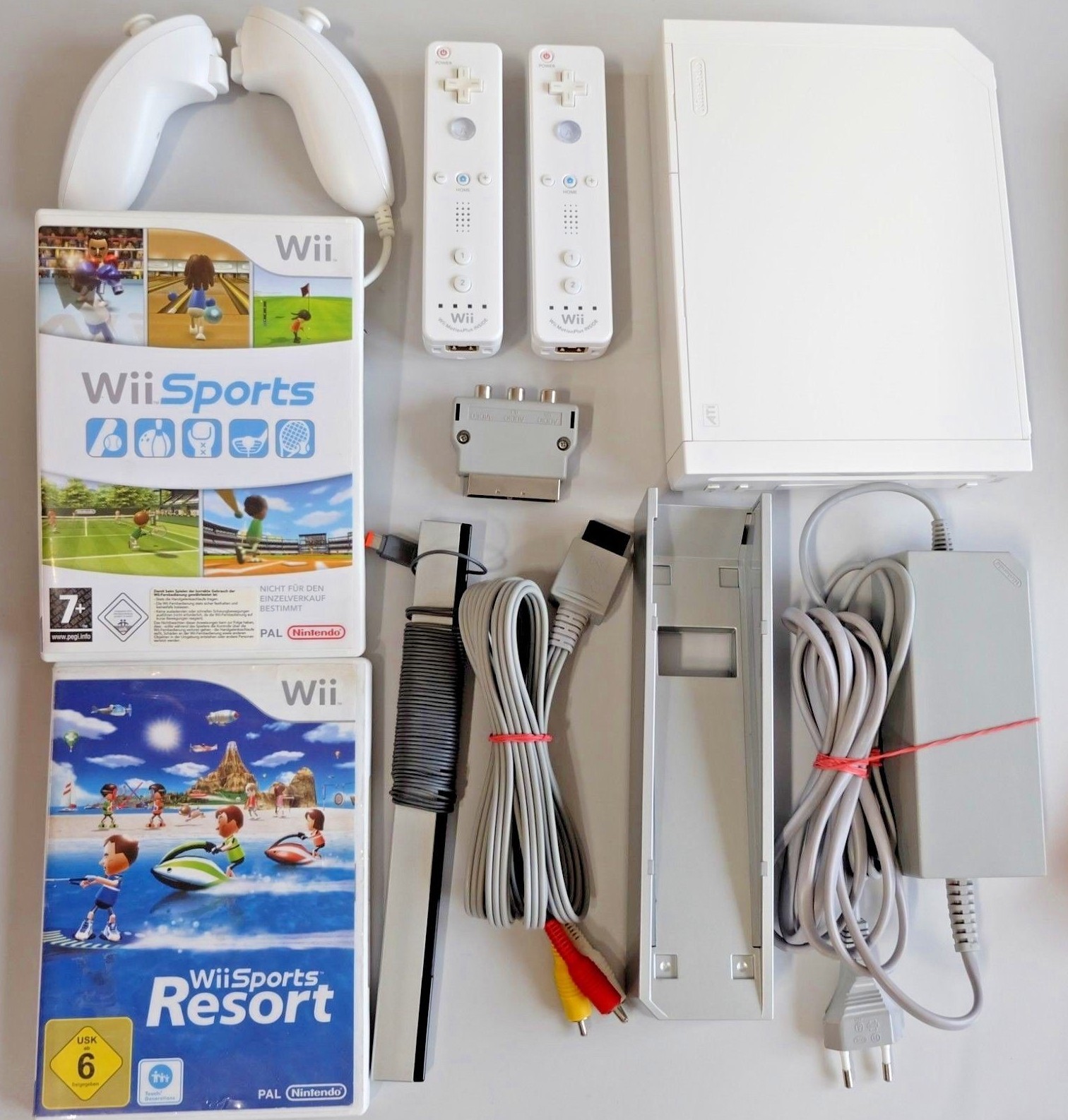 Nintendo Wii Konsole in Weiß mit Wii Sports & Wii Sports Resort, 2 ...