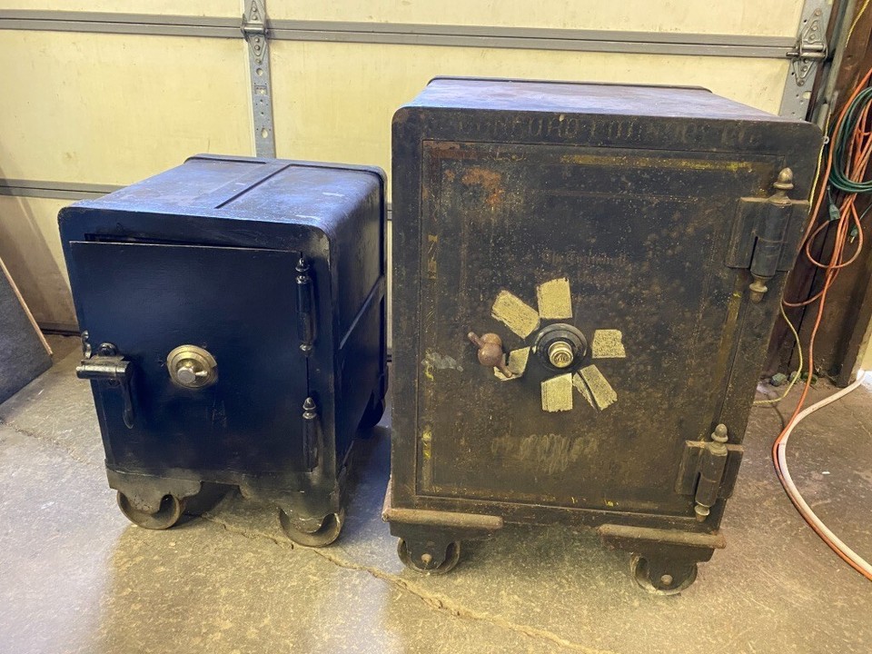 Rare Vintage Large Yale Bank Vault Safe with combination on wheels | eBay