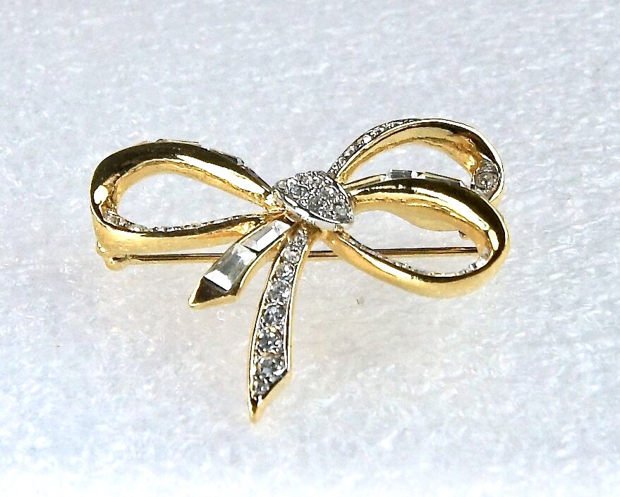 Vintage Retro Nina Ricci Rhinestone Gold Toned Bow Pin Vintage Retro Nina Ricci Rhinestone Gold Toned Bow Pin