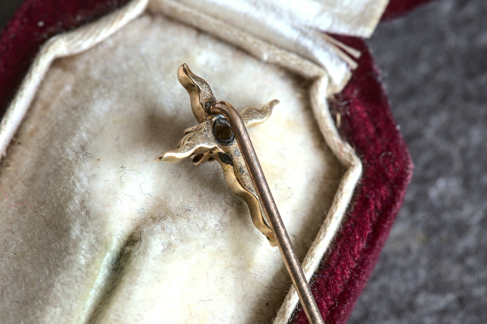 UNUSUAL ANTIQUE ENGLISH 15K GOLD ENAMEL DIAMOND CROSS of FIRE STICKPIN ...