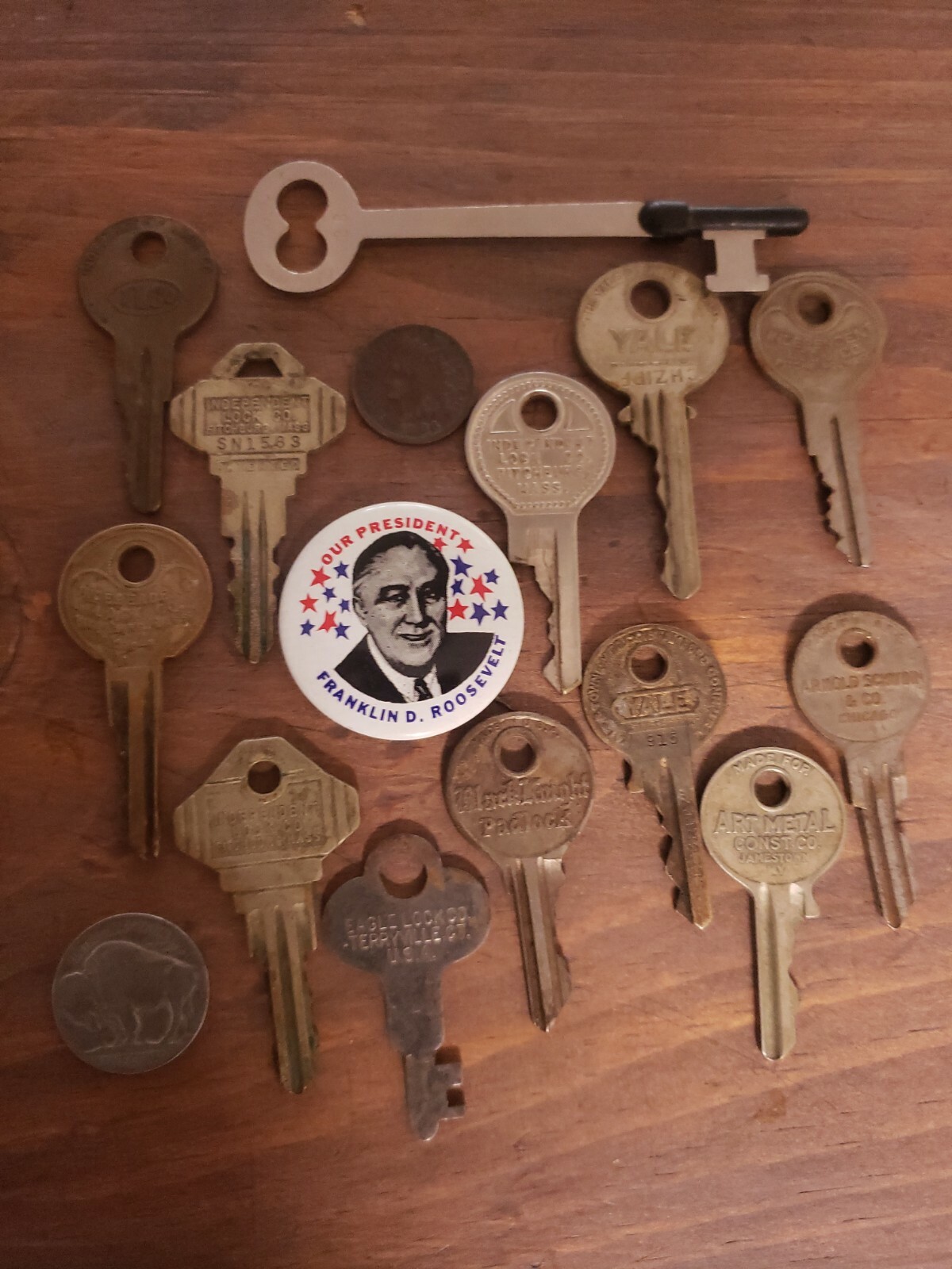 ILCO skeleton key & vintage company collection of original old padlock ...